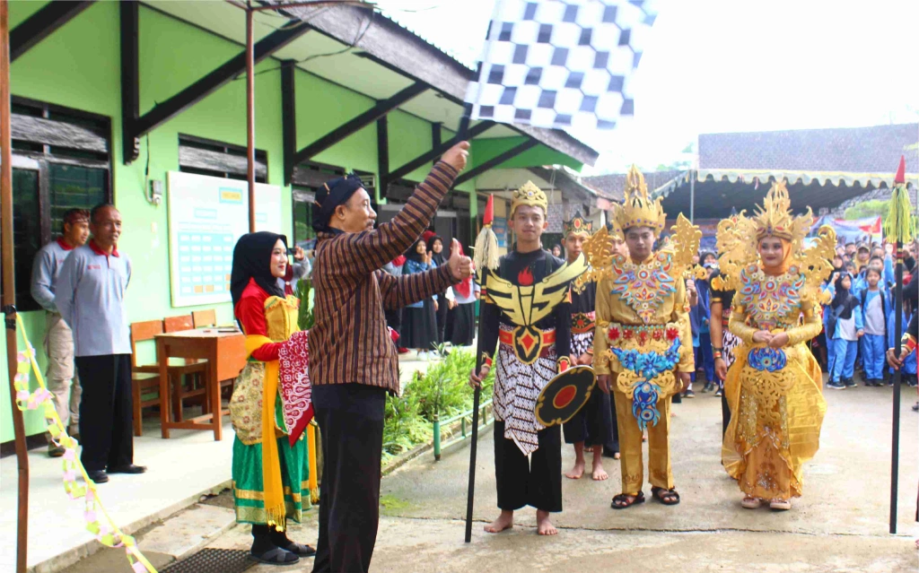 SMAN 2 NGADIROJO – SMADA Sekolah Entrepreneur